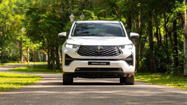 Toyota Innova Cross 2025: Giá Bán - Thông Số Kỹ Thuật